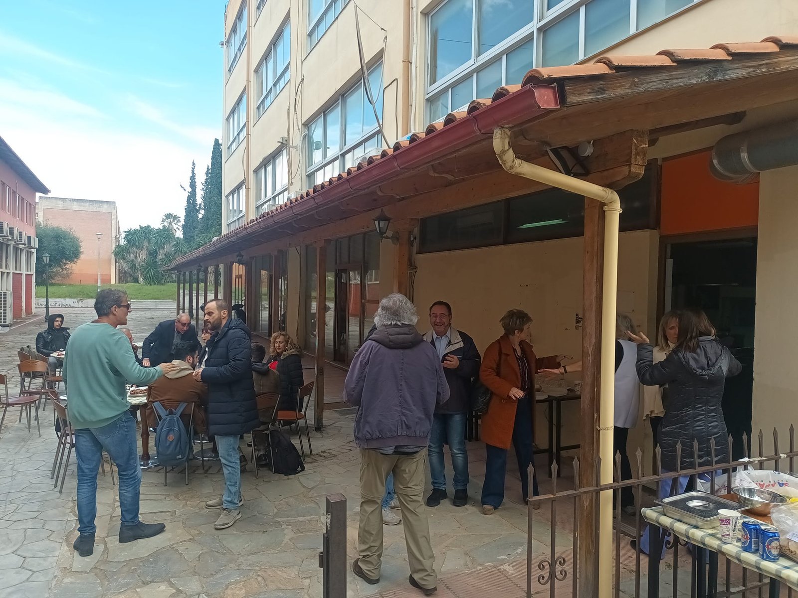 Τσικνοπέμπτη στην Πάτρα: "Κάπνισε" η πόλη, "μύρισε" το facebook- Πολλές ...