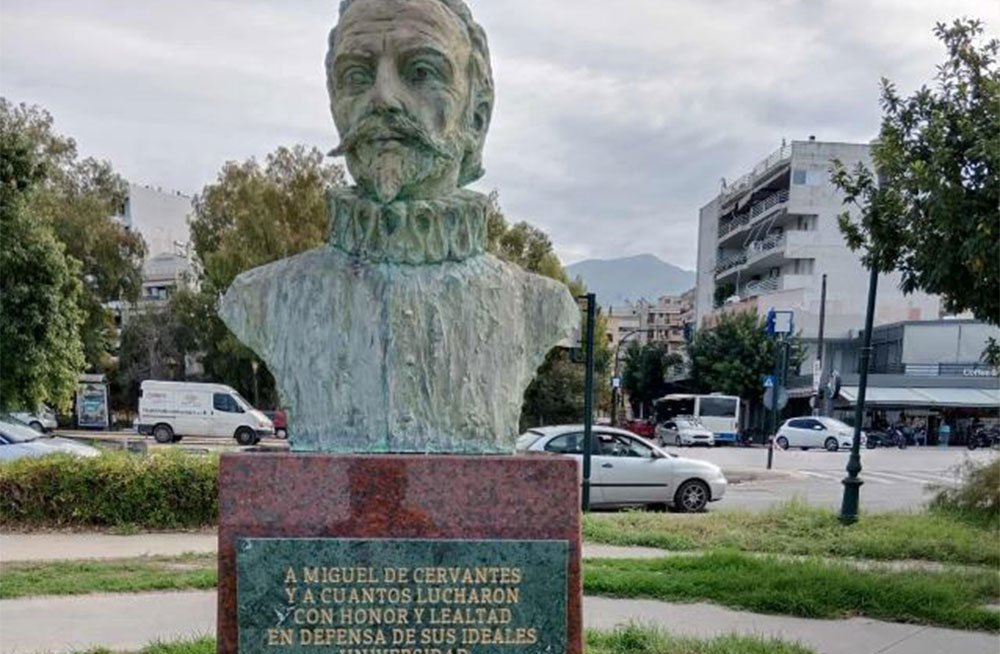Αντικαταστάθηκε, επιτέλους, με σωστή γραφή η πινακίδα στην προτομή του ...